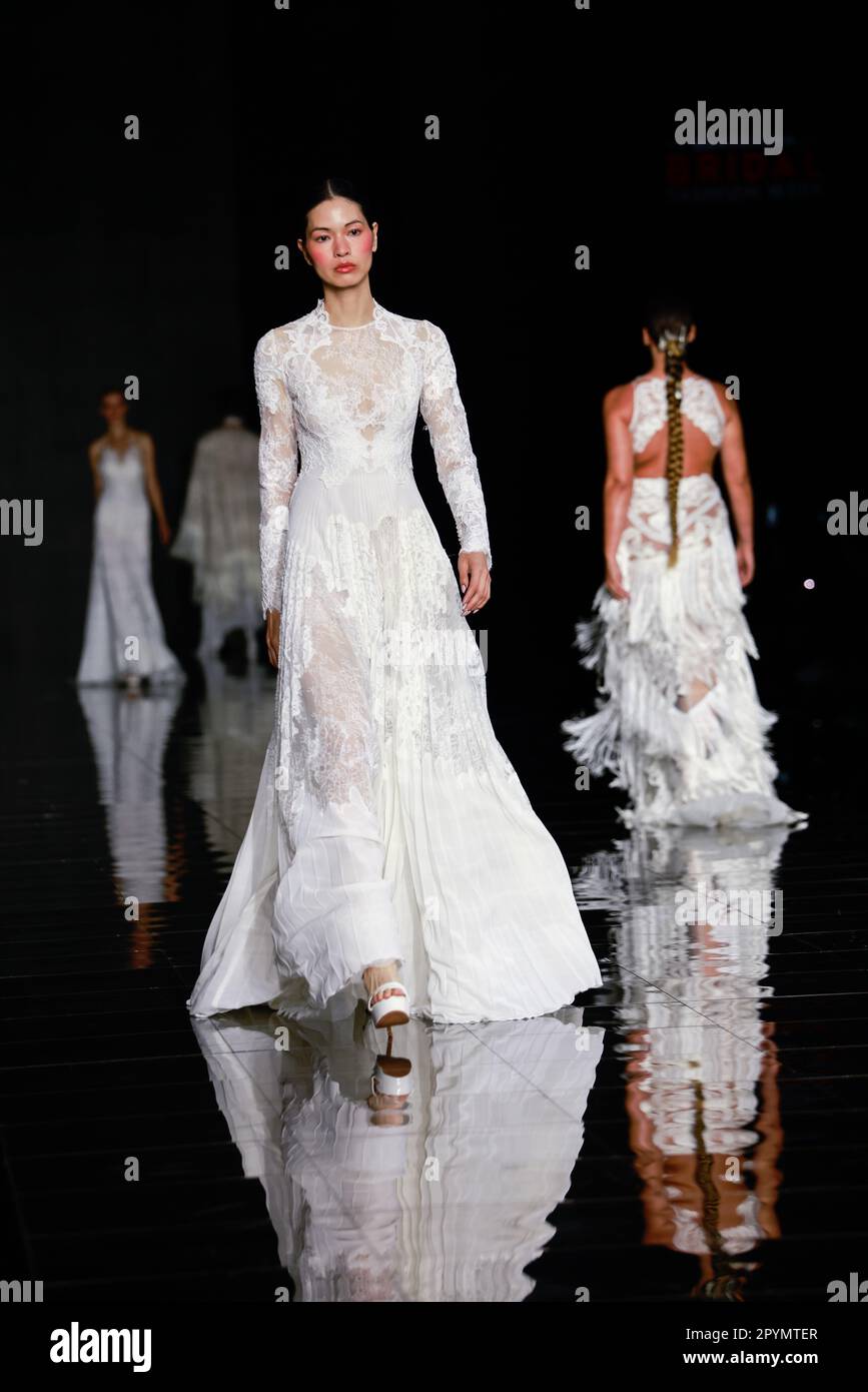 Vestidos novia hechos a mano hi-res stock photography and images - Alamy