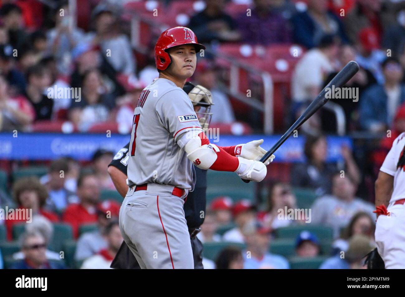 Los Angeles Angels' Shohei Ohtani (17) looks on in the first inning of ...