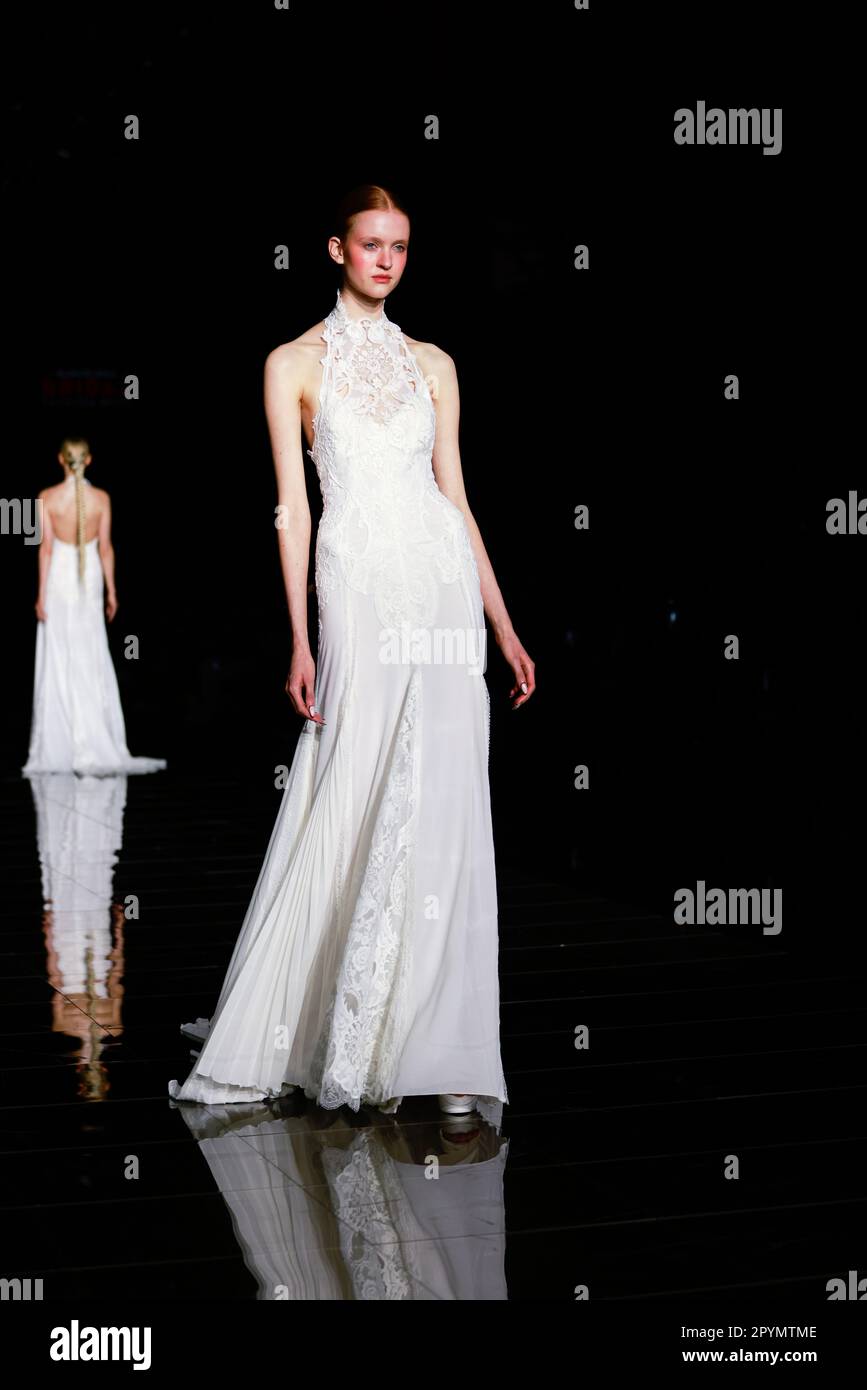 Vestidos novia hechos a mano hi-res stock photography and images - Alamy