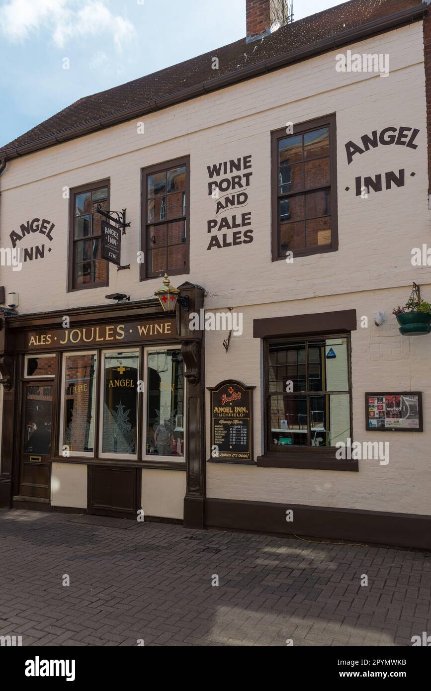 Angel Inn traditional pub in Market Street, Lichfield Stock Photo - Alamy
