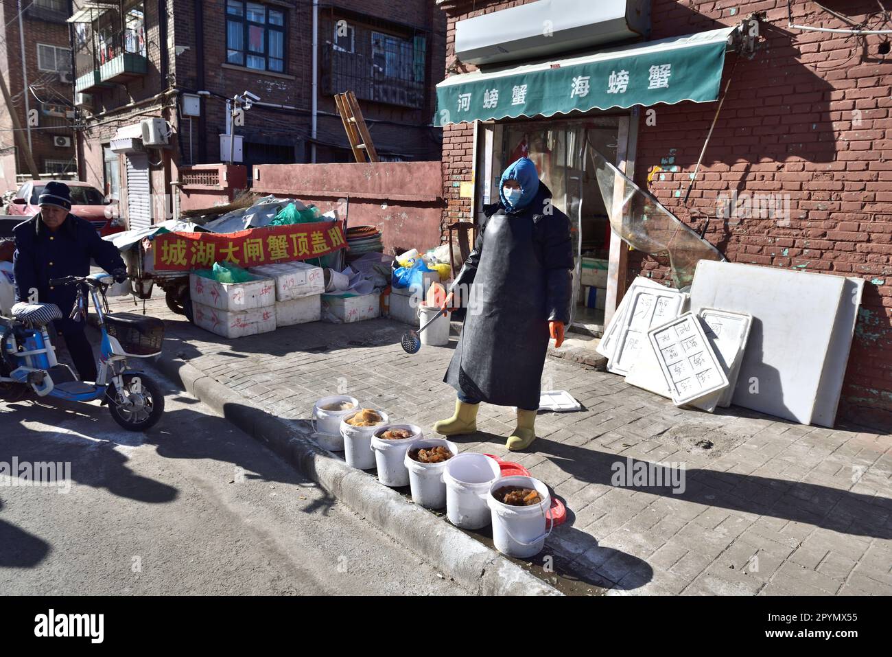 Crowded Chinese Street Market Stock Photo - Alamy