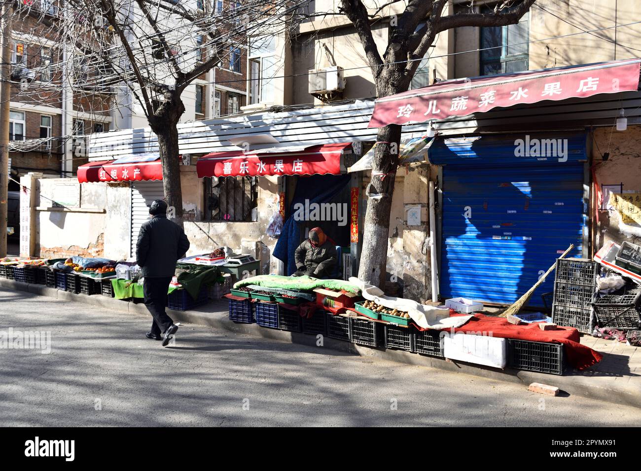 Crowded Chinese Street Market Stock Photo - Alamy