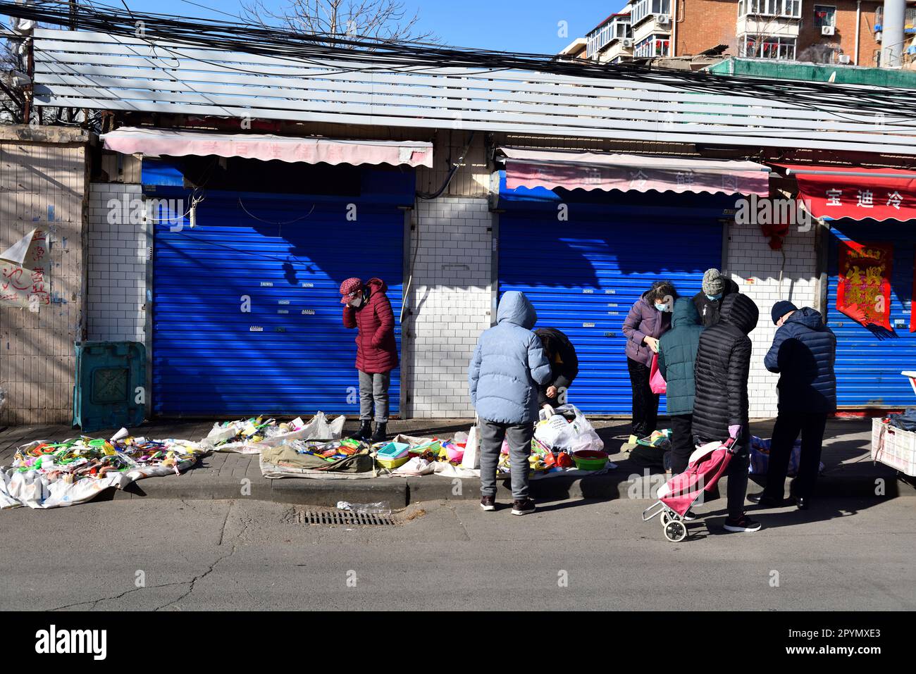 Crowded Chinese Street Market Stock Photo - Alamy