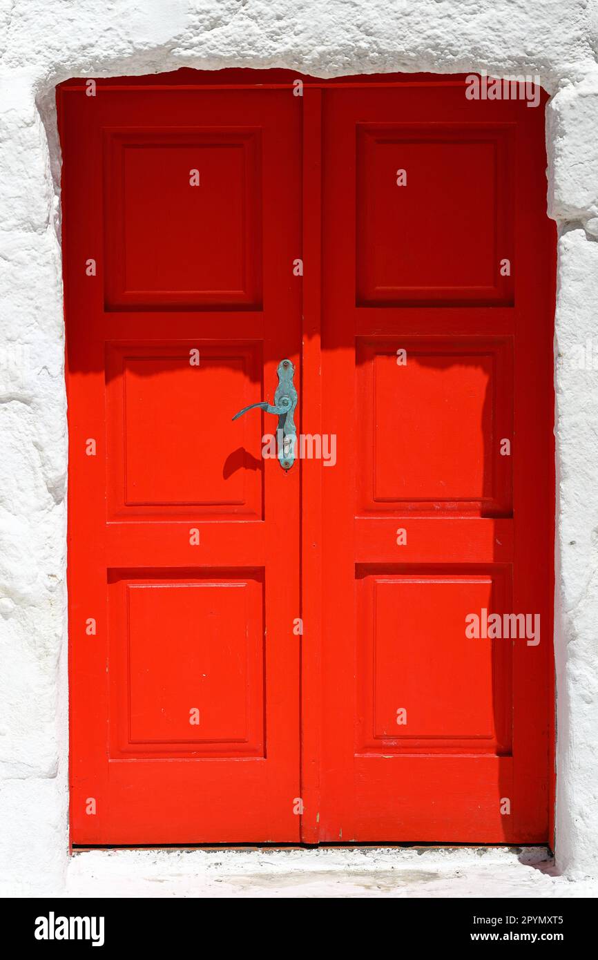 Wall next entry gate hi-res stock photography and images - Alamy