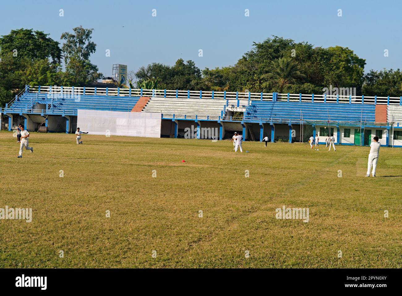Kids cricket player hi-res stock photography and images - Alamy