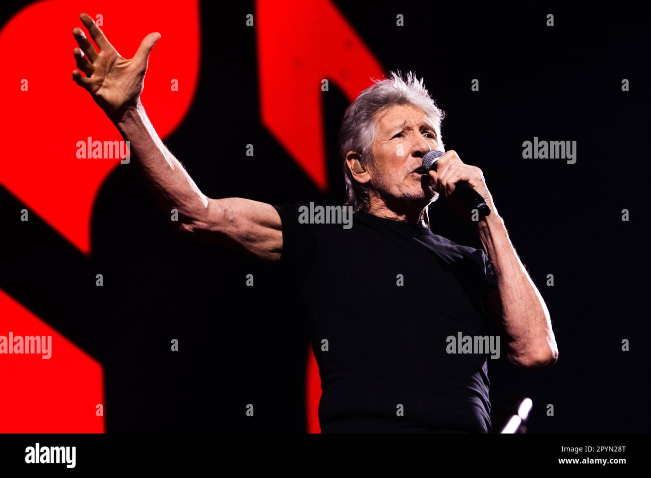 Roger waters concerto hi-res stock photography and images - Alamy