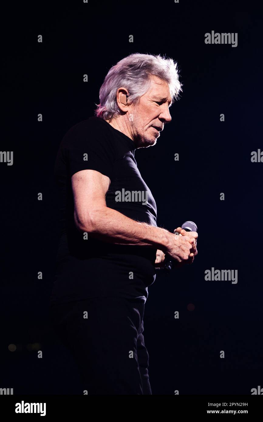 Roger waters concerto hi-res stock photography and images - Alamy