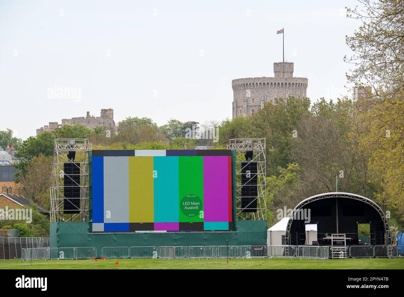 Windsor, Berkshire, UK. 4th May, 2023. Huge screens are being installed ...