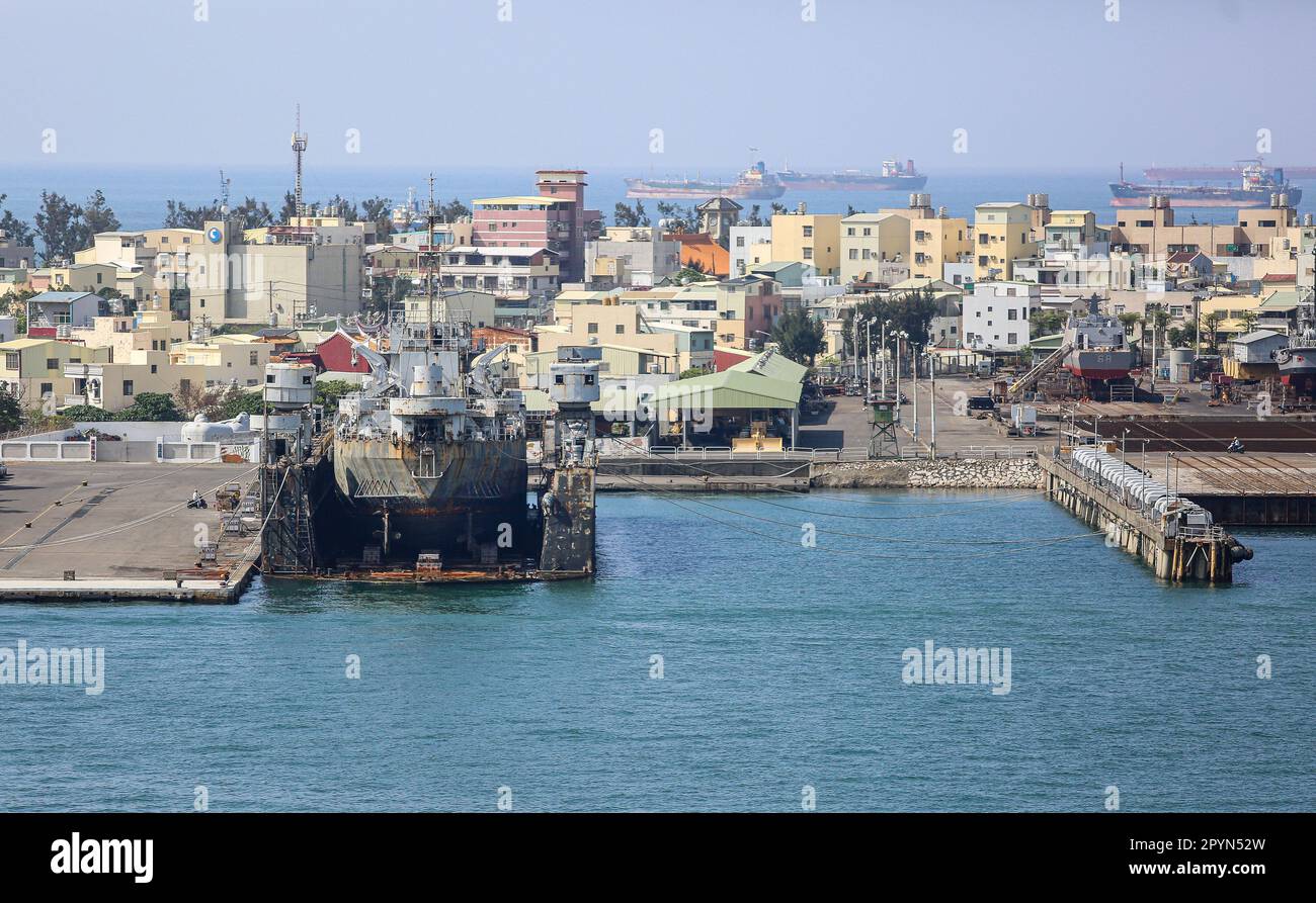 Chung Hai-class Tank Landing Ship in submersible floating drydock in ...