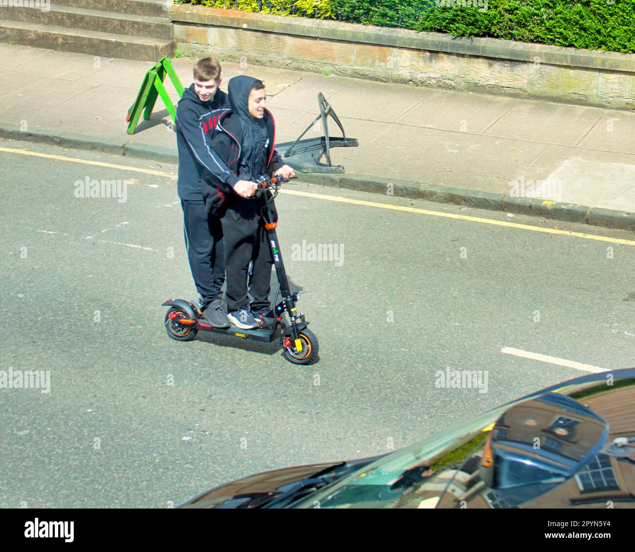 Glasgow, Scotland, UK 4th May, 2023. UK Weather: Sunny warm weather saw ...