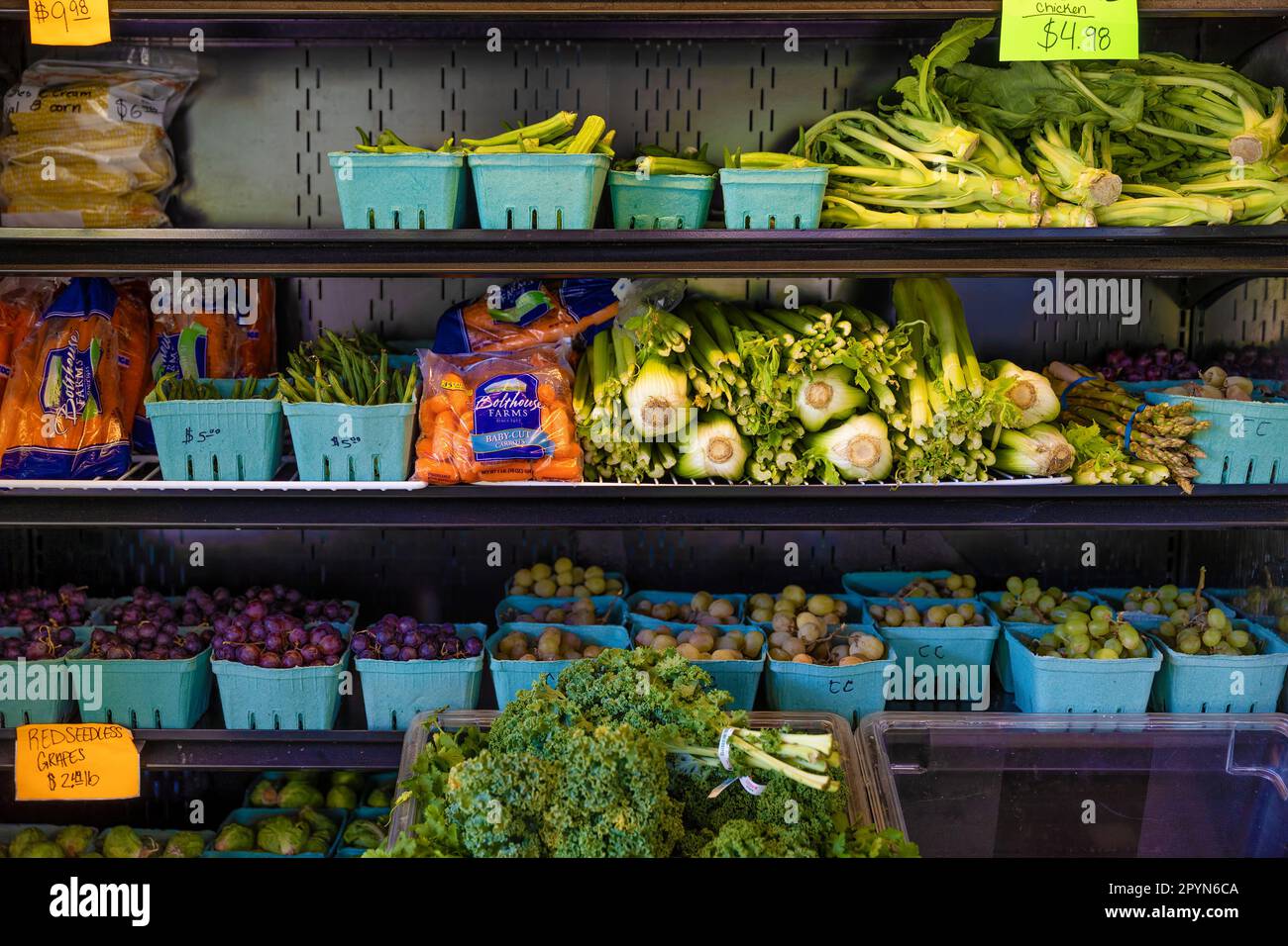 Okra vegtable hi-res stock photography and images - Alamy