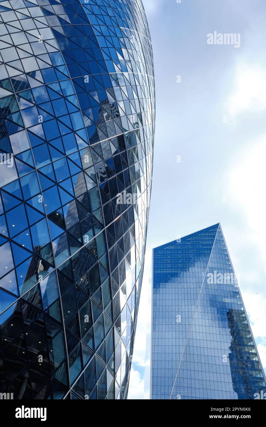 Norman Foster 's GHERKIN building 30 St Mary Axe rising behind St ...