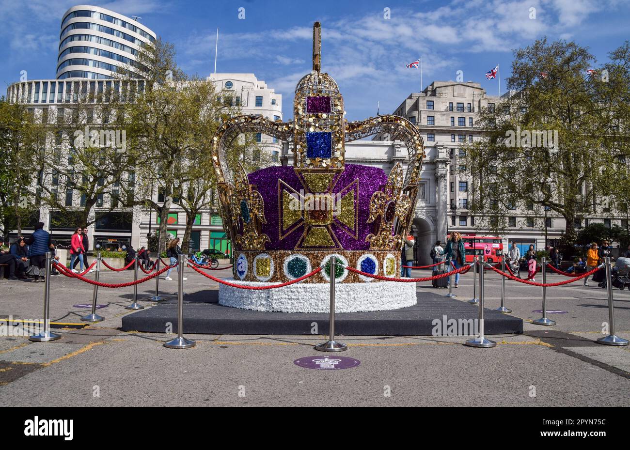 Coronation crown at marble arch hi-res stock photography and images - Alamy