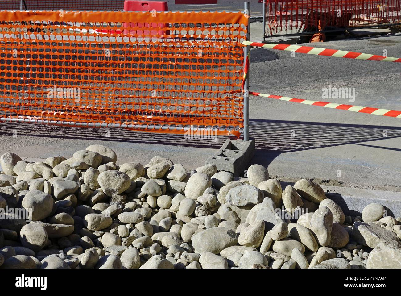 Roadworks and construction fencing Stock Photo - Alamy