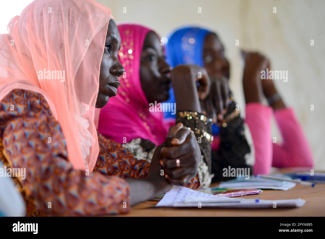 Menschen lernen sprachen hi-res stock photography and images - Alamy