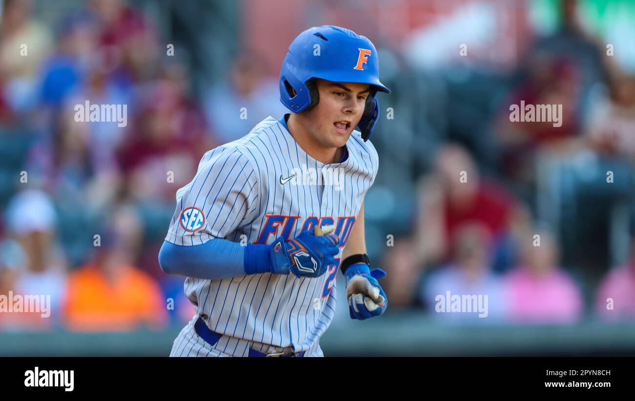 Florida catcher Luke Heyman (28) runs to first during an NCAA baseball ...
