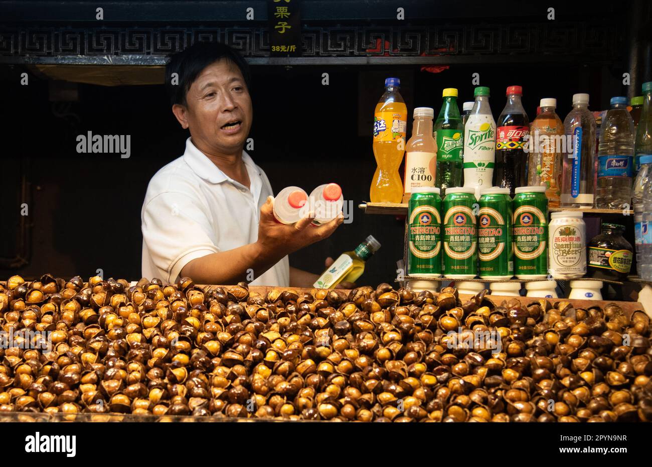 Chinese salesman selling food and drinks the snack street in Beijing ...