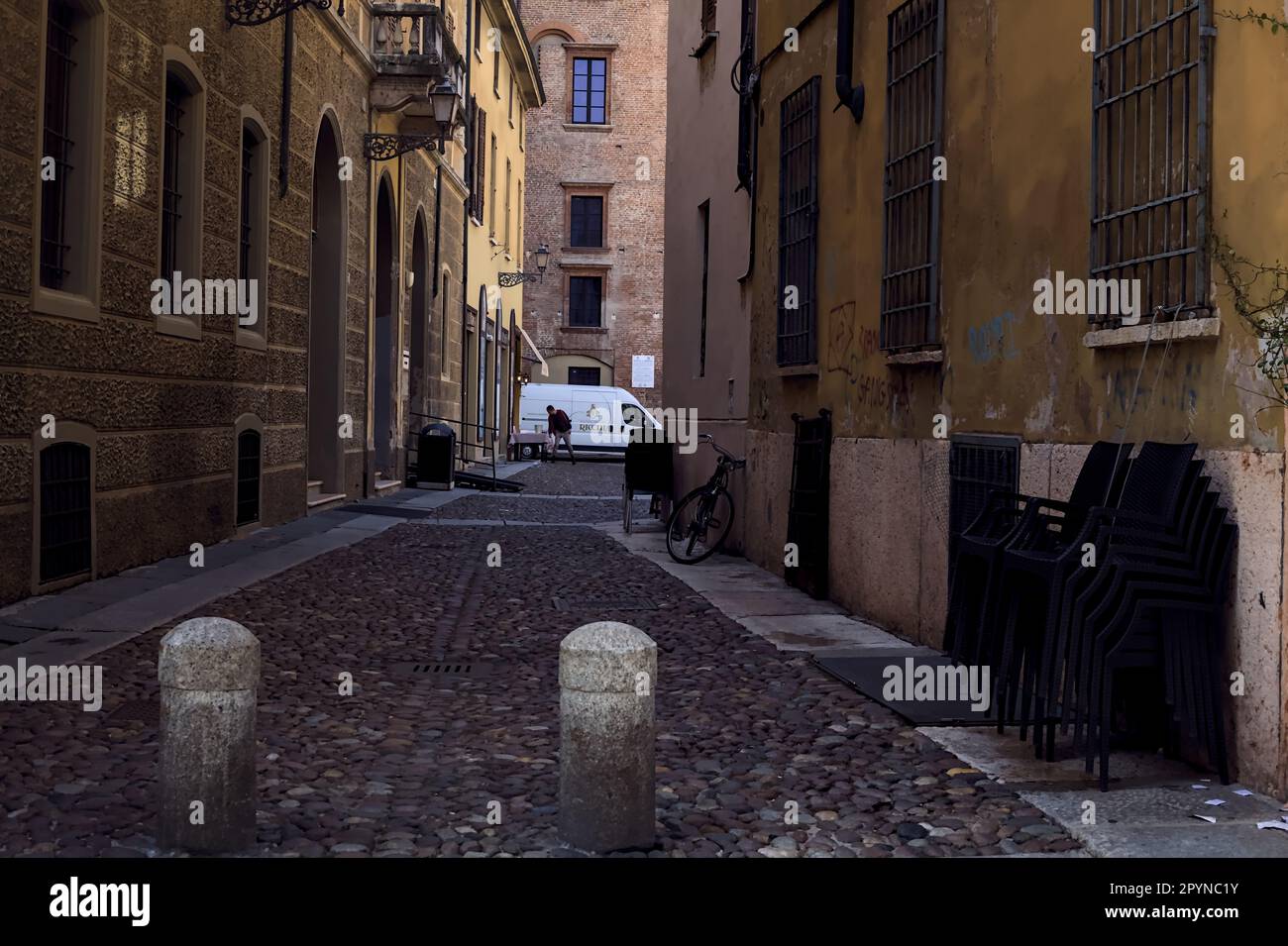 Narrow alley in the shade in an italian town Stock Photo - Alamy