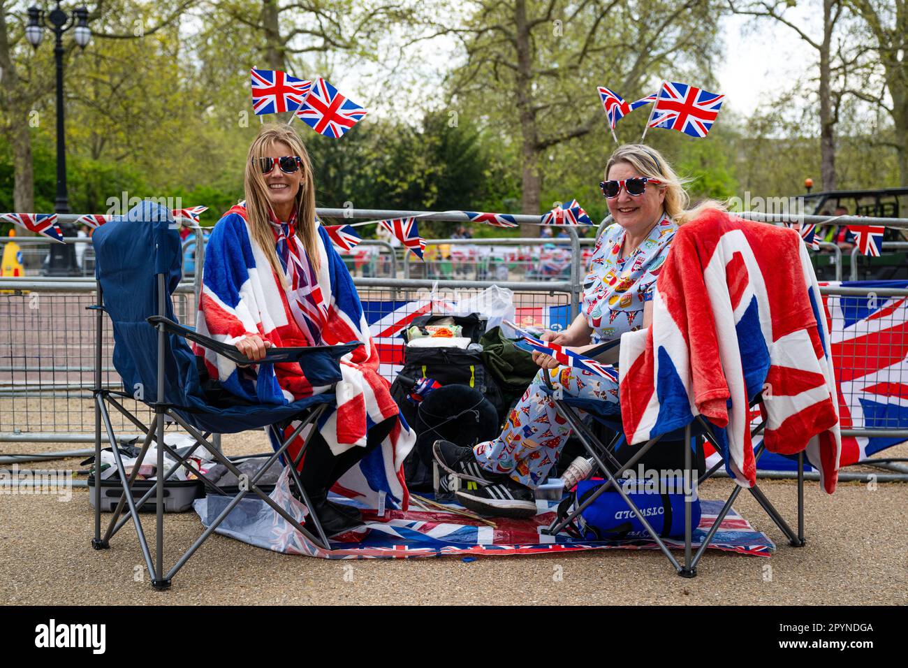 London, UK. 04th May, 2023. Amber Halde and Becka Wilkan camp on the ...
