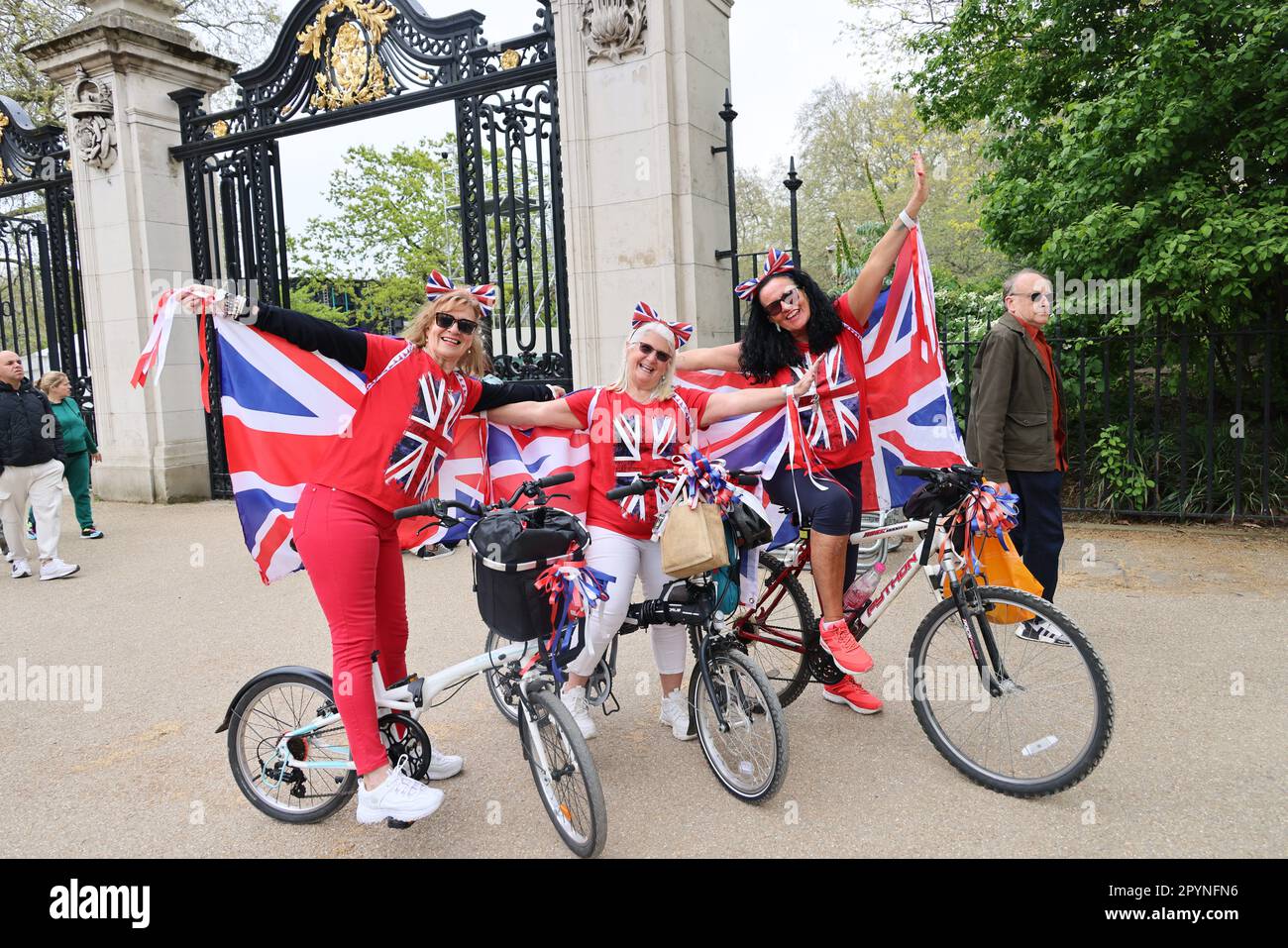 pic shows: Coronation Build up Royal fans on The Mall where they had ...