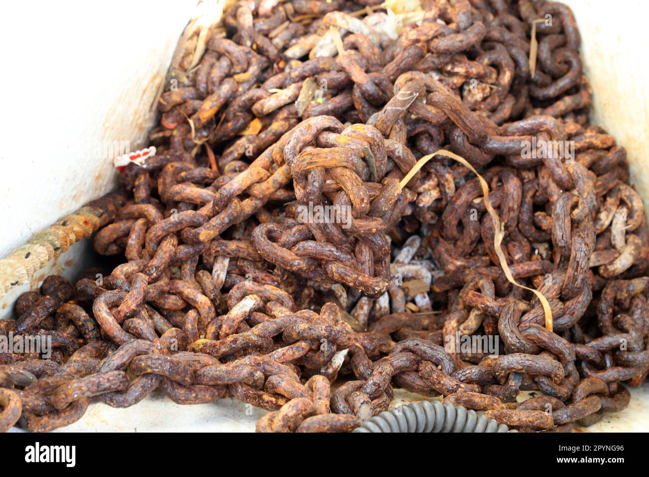 Steel chain links anchor hi-res stock photography and images - Alamy