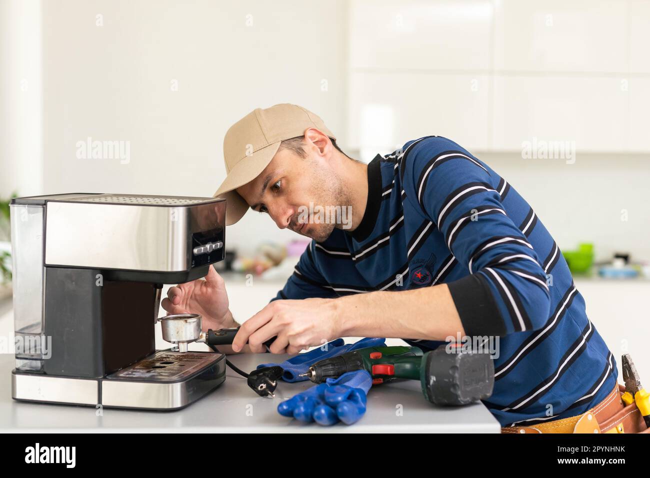 Repairs the coffee machine hi-res stock photography and images - Alamy