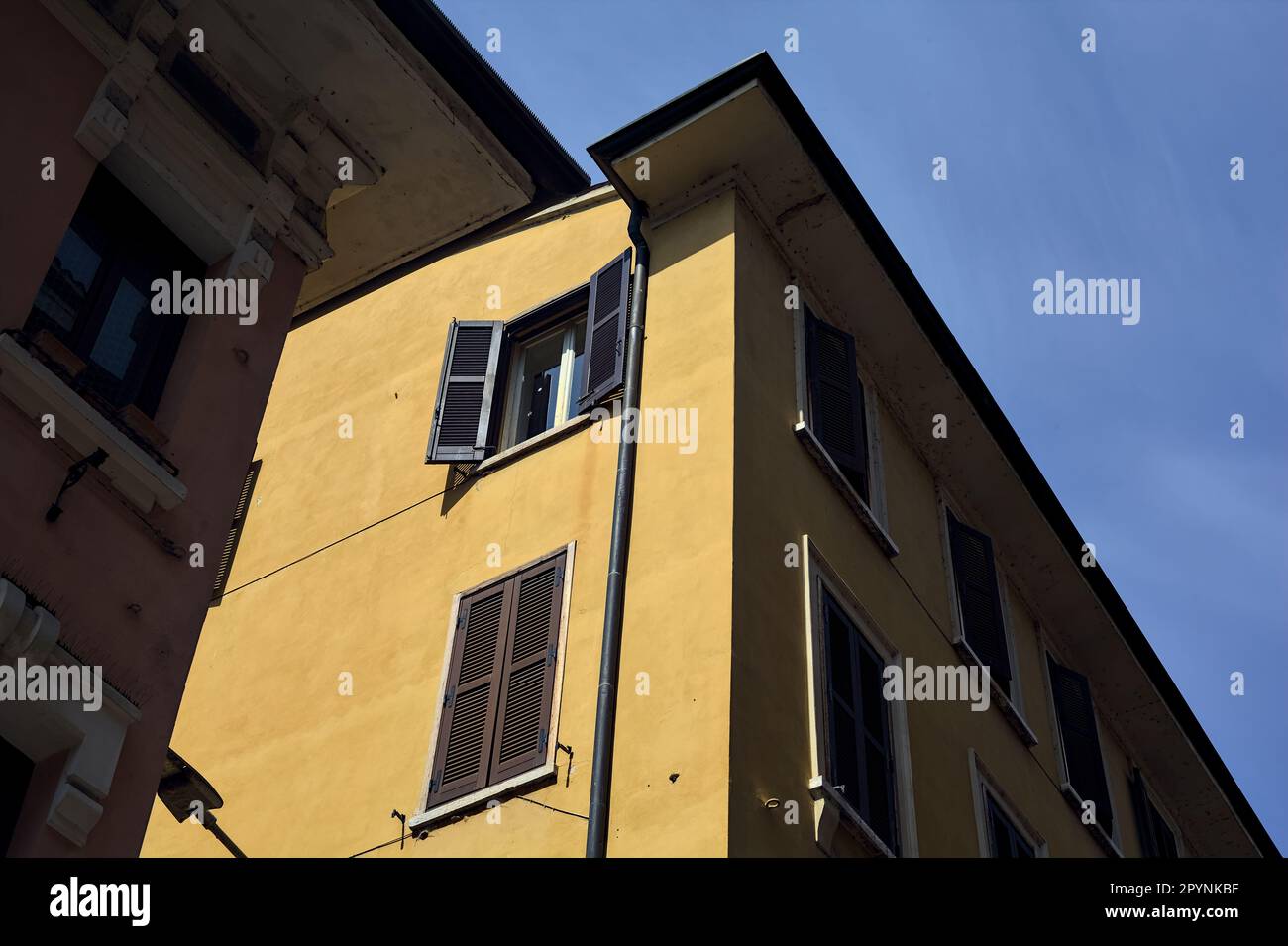 Corner of a building seen from below with the sky as background Stock ...