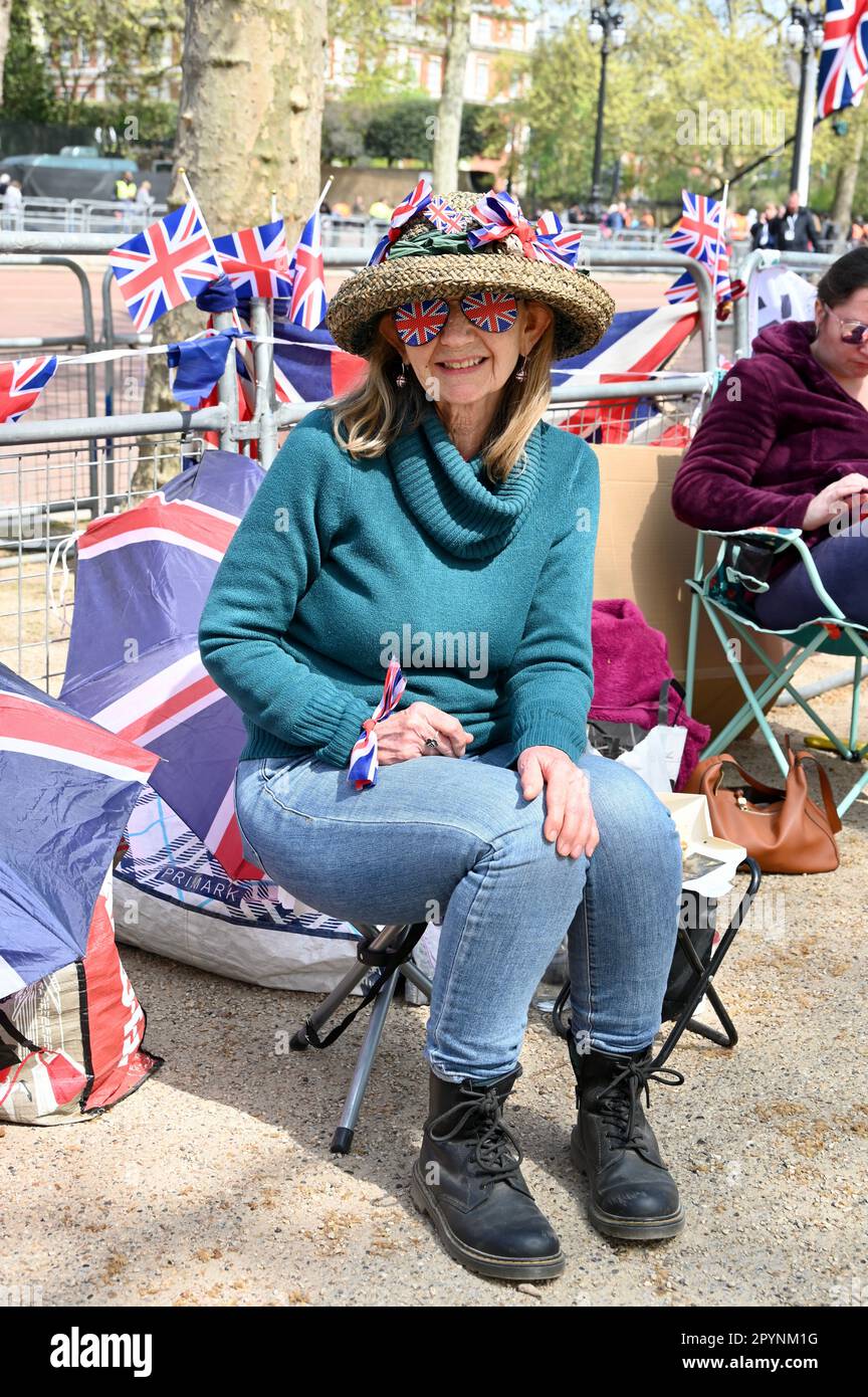 London, UK. Sally Scott. Royal Superfans gather on the Mall as ...