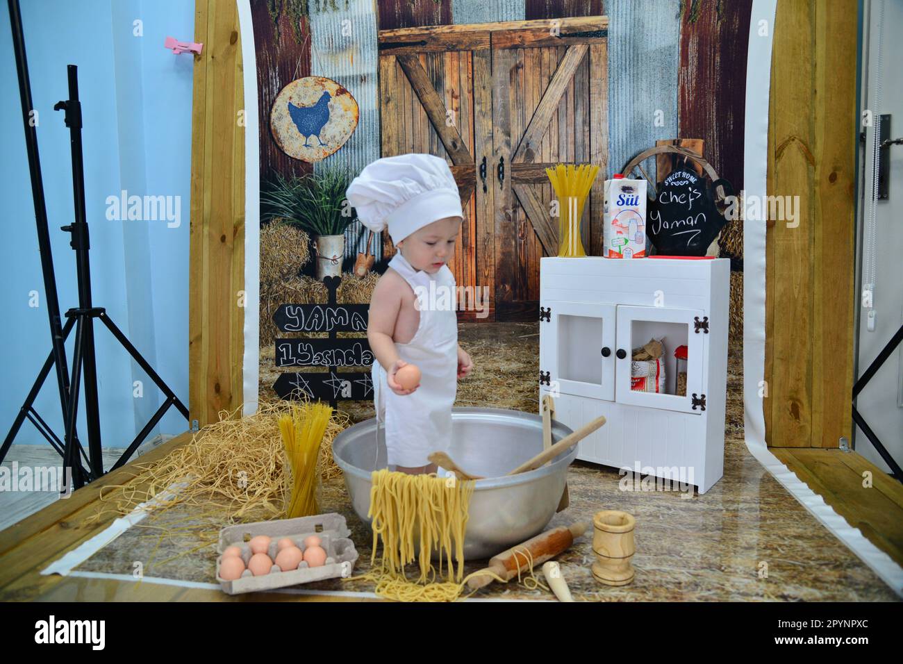 Baby spaghetti bolognese hi-res stock photography and images - Alamy