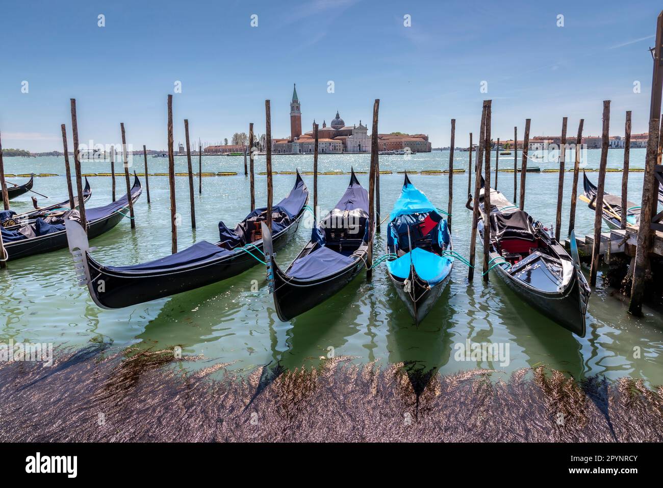 Gondola station san marco venice hi-res stock photography and images ...