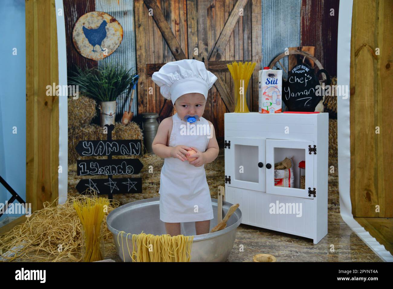 Baby spaghetti bolognese hi-res stock photography and images - Alamy