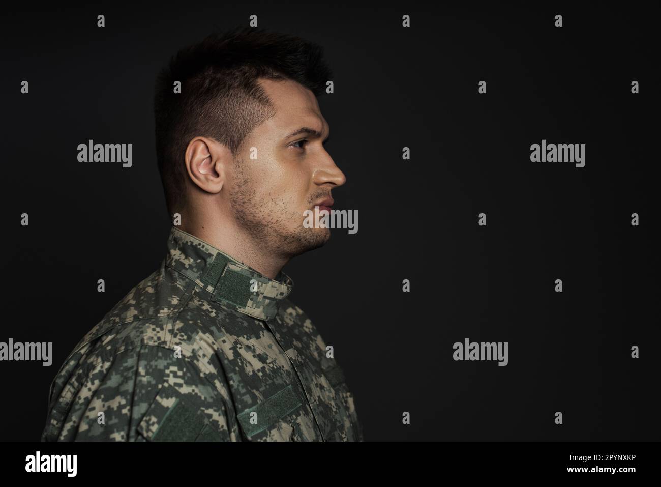 Military officer in profile hi-res stock photography and images - Alamy