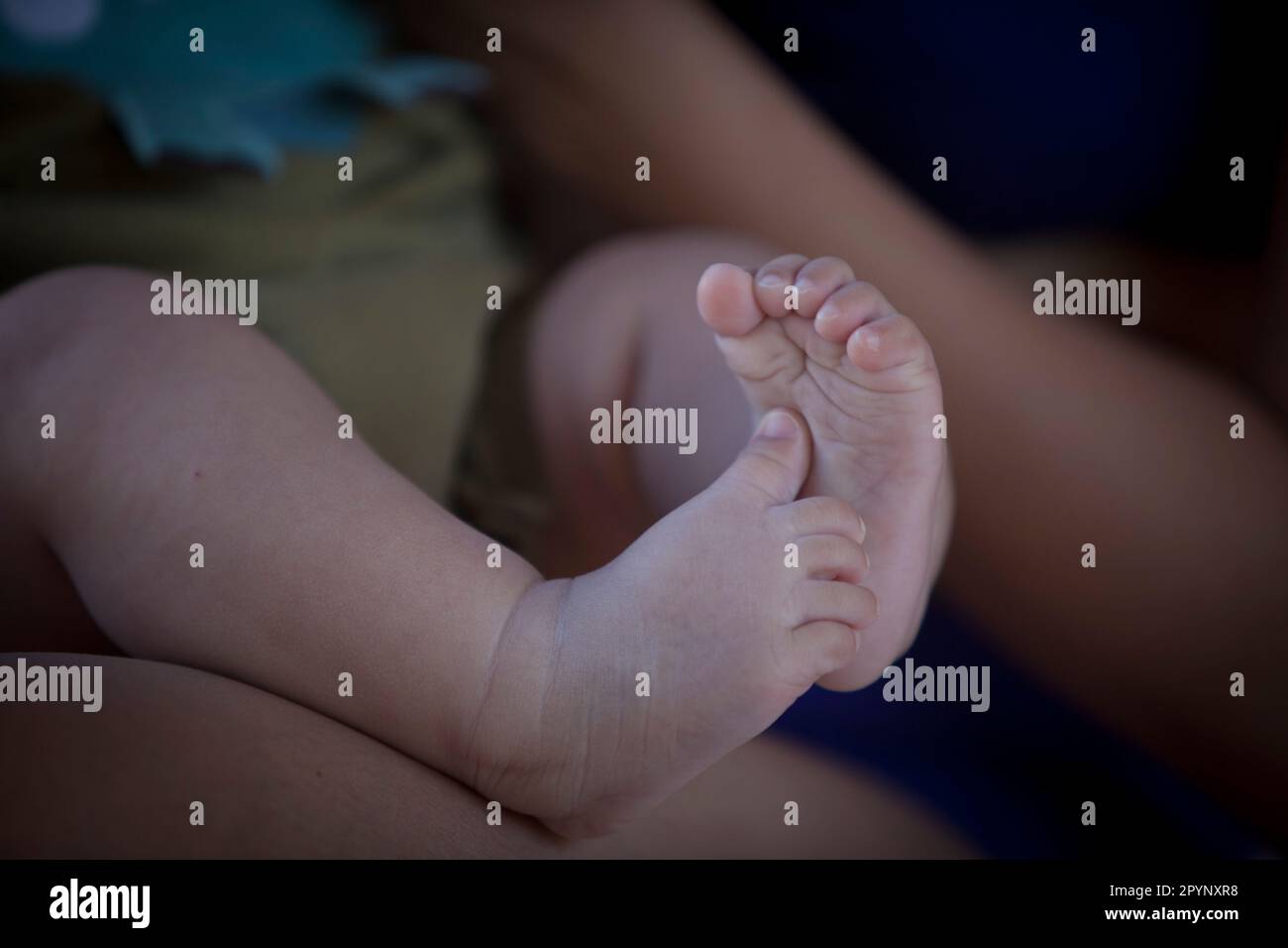 Light skin feet hi-res stock photography and images - Alamy