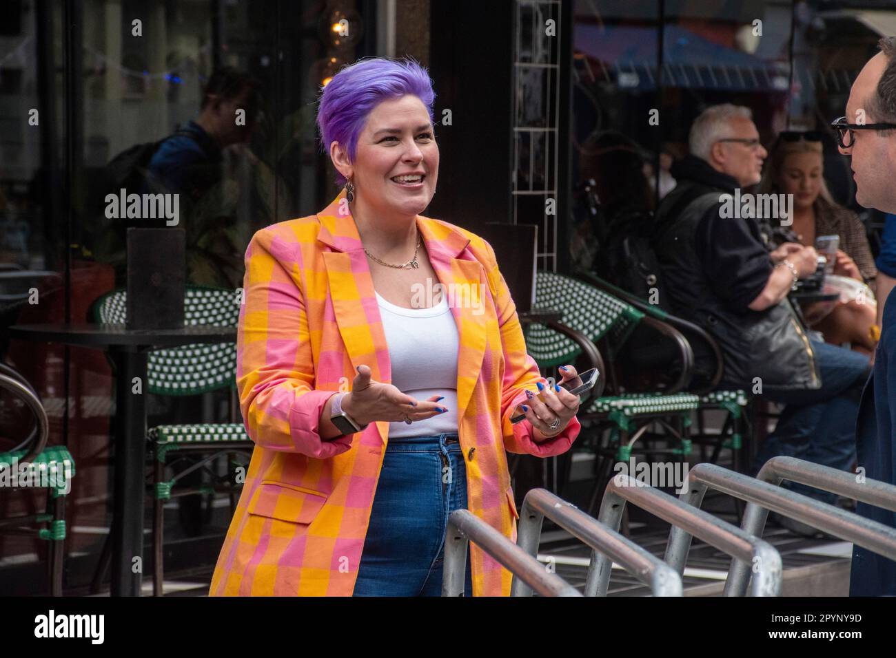 London, uk, 4 May 2023 Purpel hair fan who has similar engagement ring ...