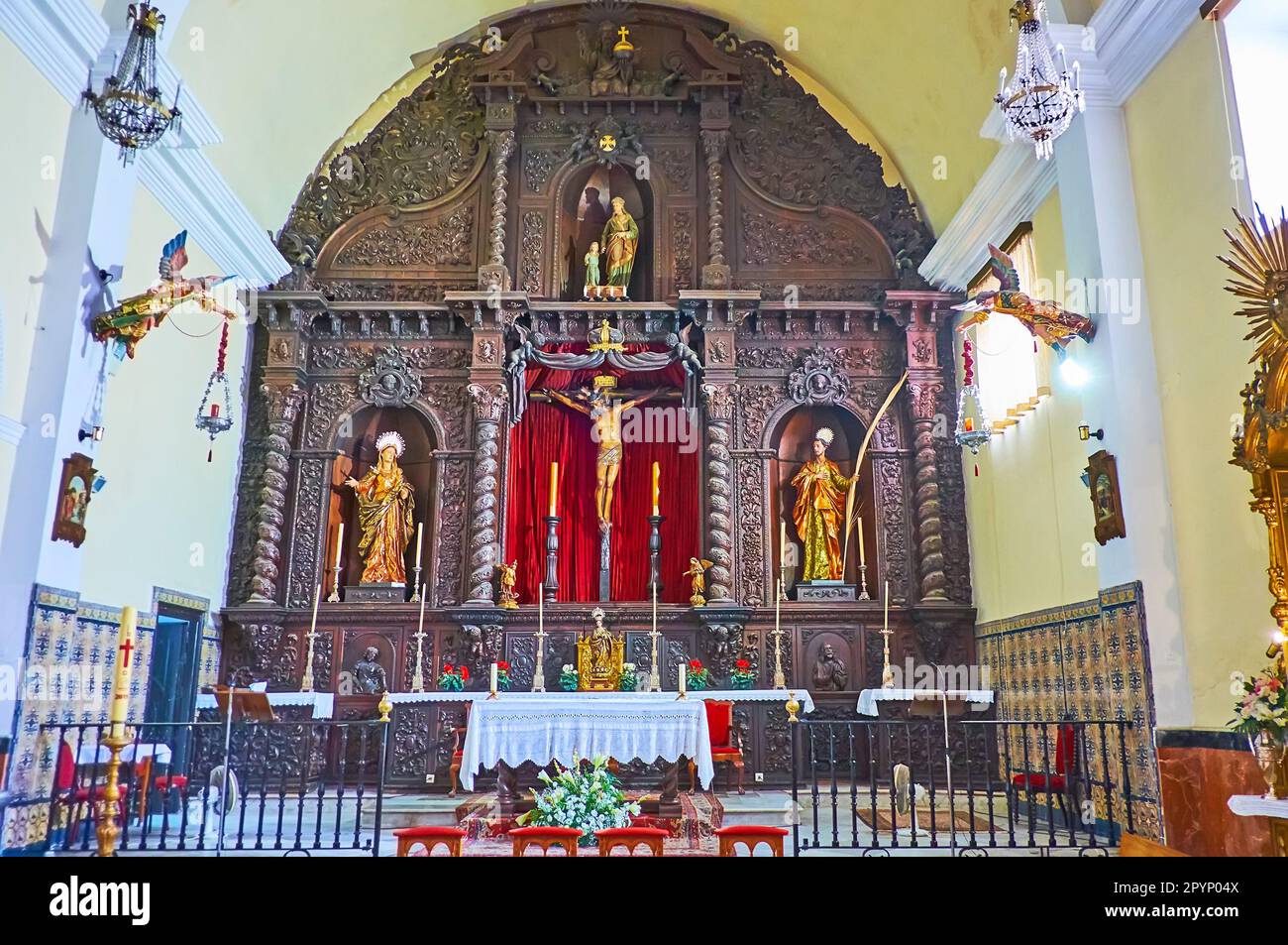 Solomonic columns hi-res stock photography and images - Alamy