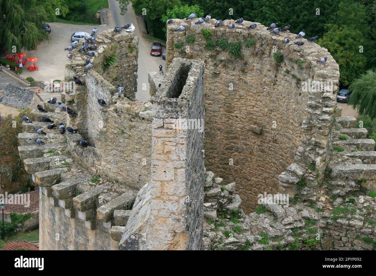 ruined medieval castle (bonaguil) (france Stock Photo - Alamy