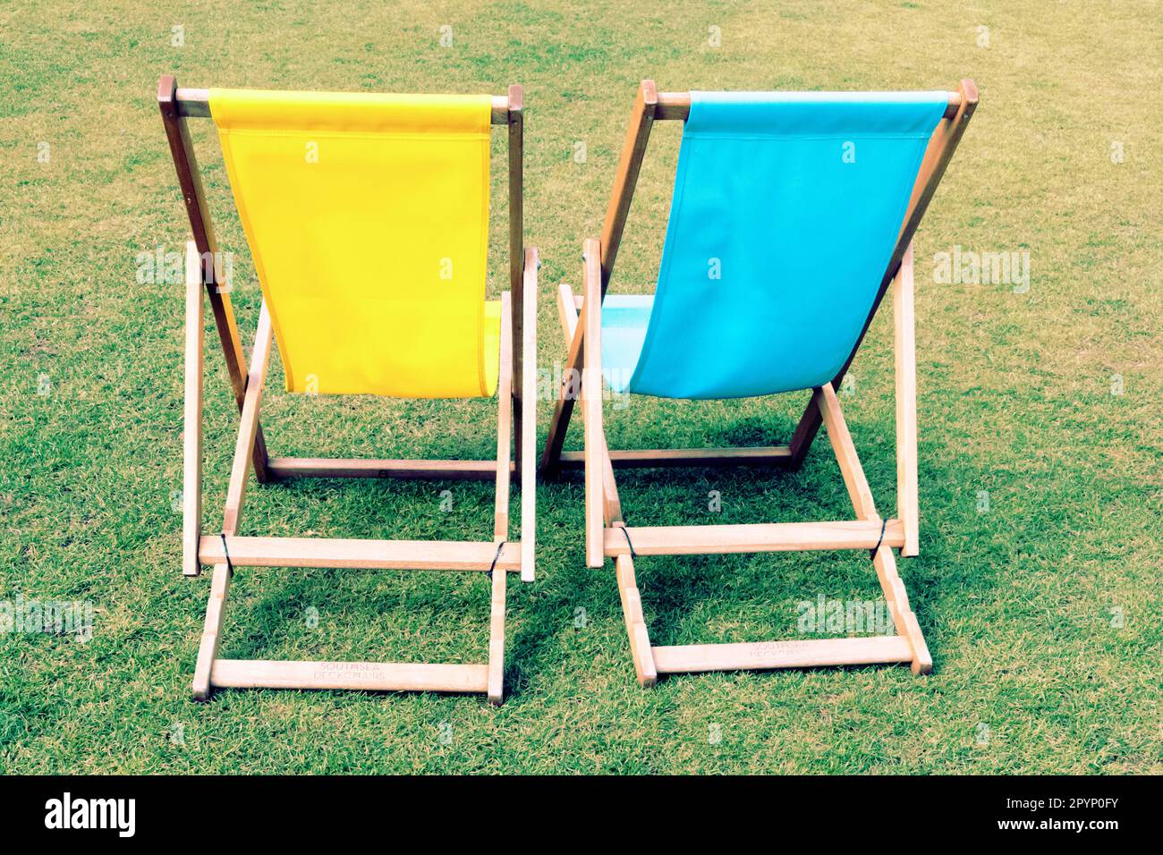 Deckchairs hi-res stock photography and images - Alamy