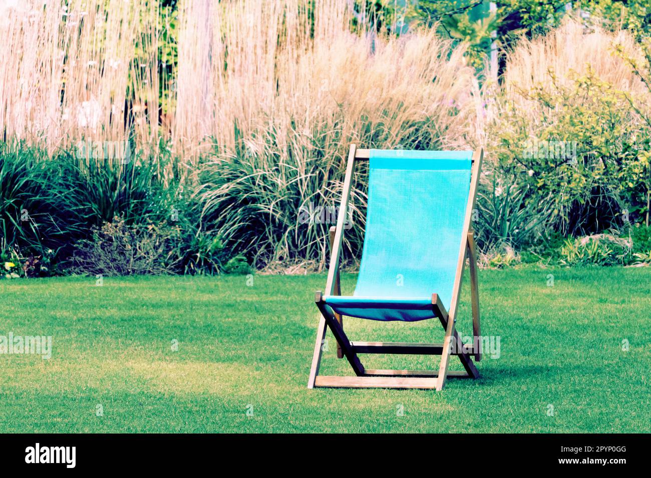 Folding deckchairs hi-res stock photography and images - Alamy