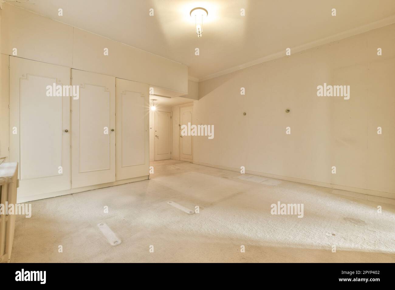 an empty room with white walls and no one person standing in the ...