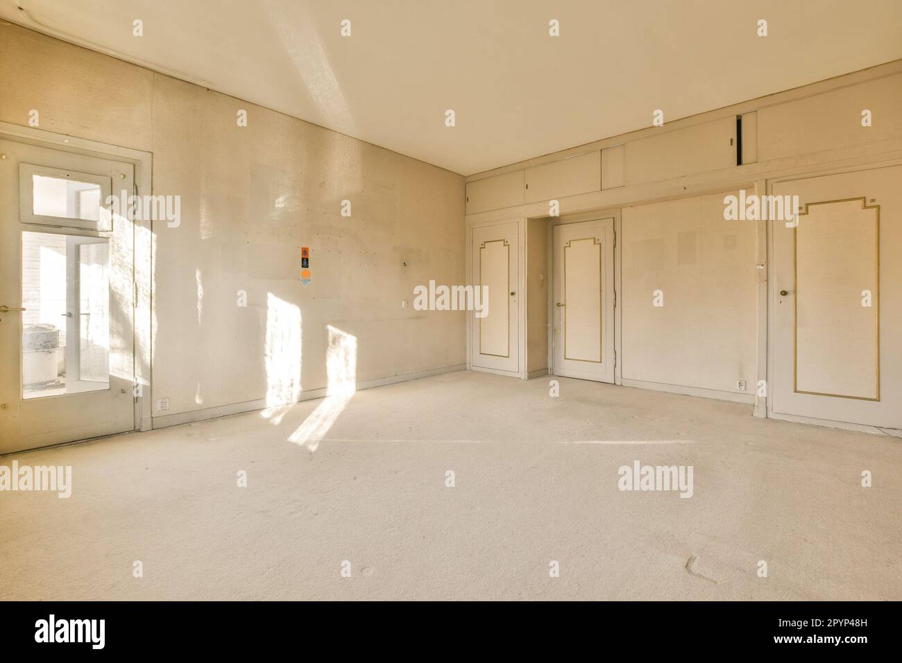 an empty room with white walls and no one person standing in the ...