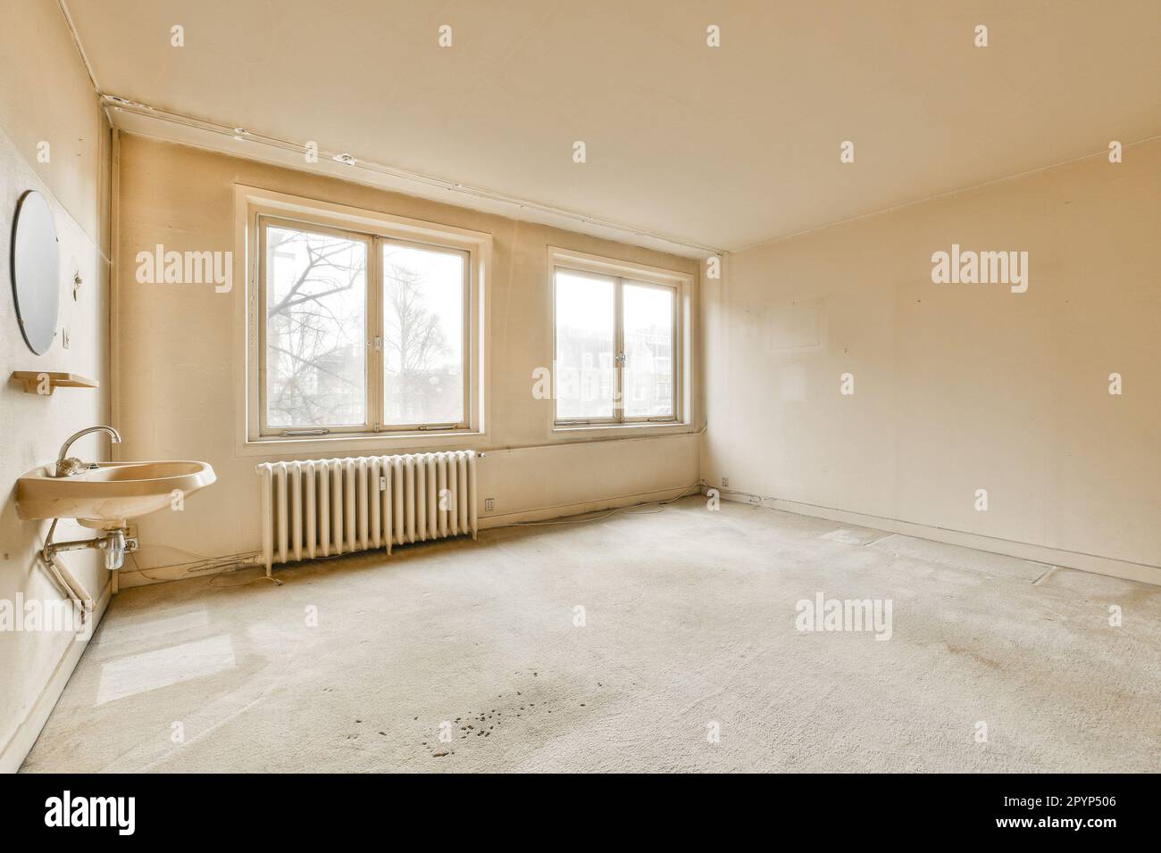 an empty room with no one on the wall or floor, but it is very clean ...