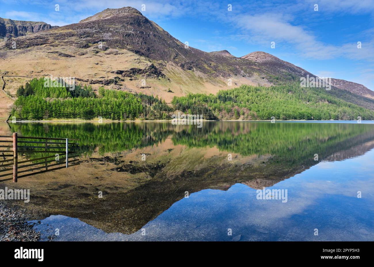 High Stile and Red Pike reflected in Buttermere, Lake District, Cumbria ...