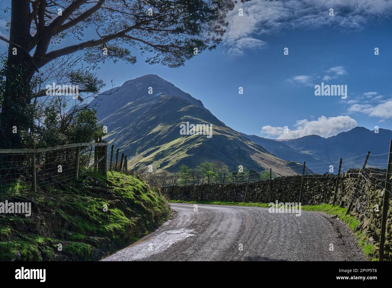 Fleetwith Pike seen from the Buttermere road near Buttermere, Lake ...
