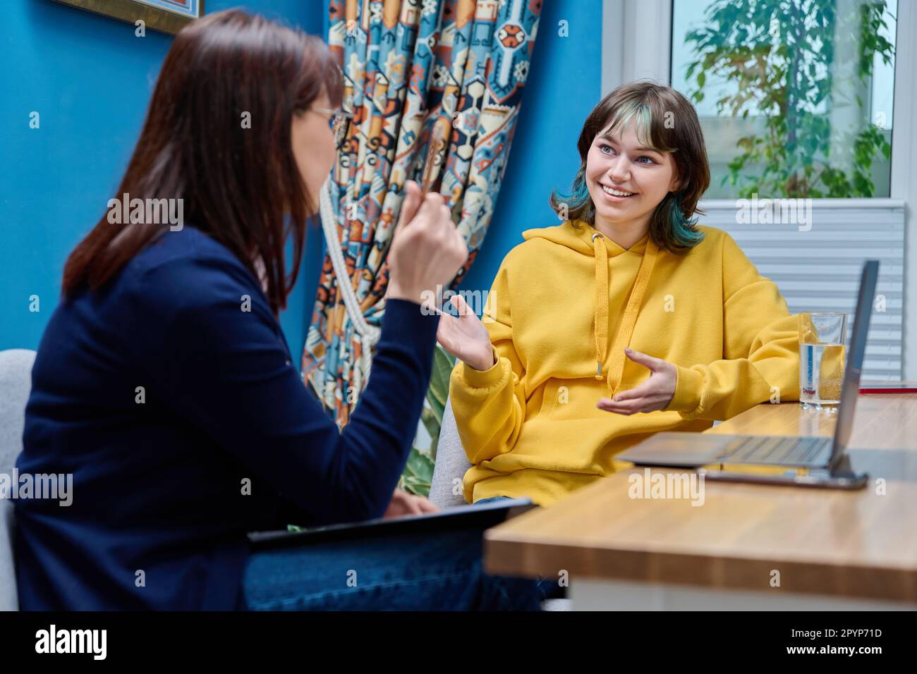 Student interviewing teacher hi-res stock photography and images - Alamy