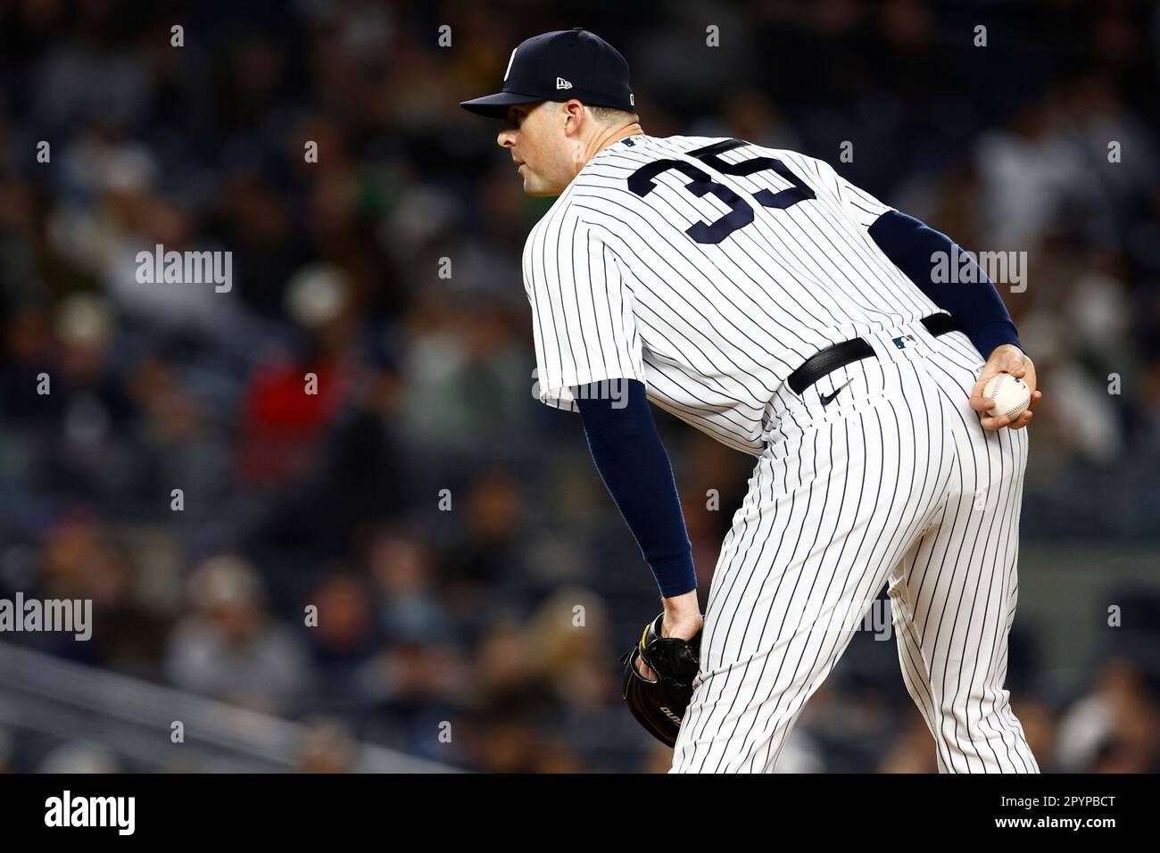 New York Yankees relief pitcher Clay Holmes (35) pitches in the ninth ...