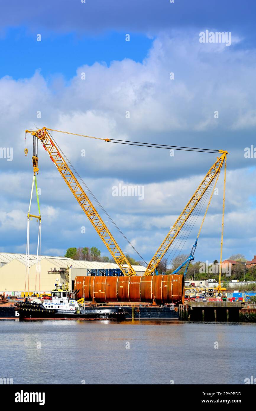 Gigantic sphere hi-res stock photography and images - Alamy