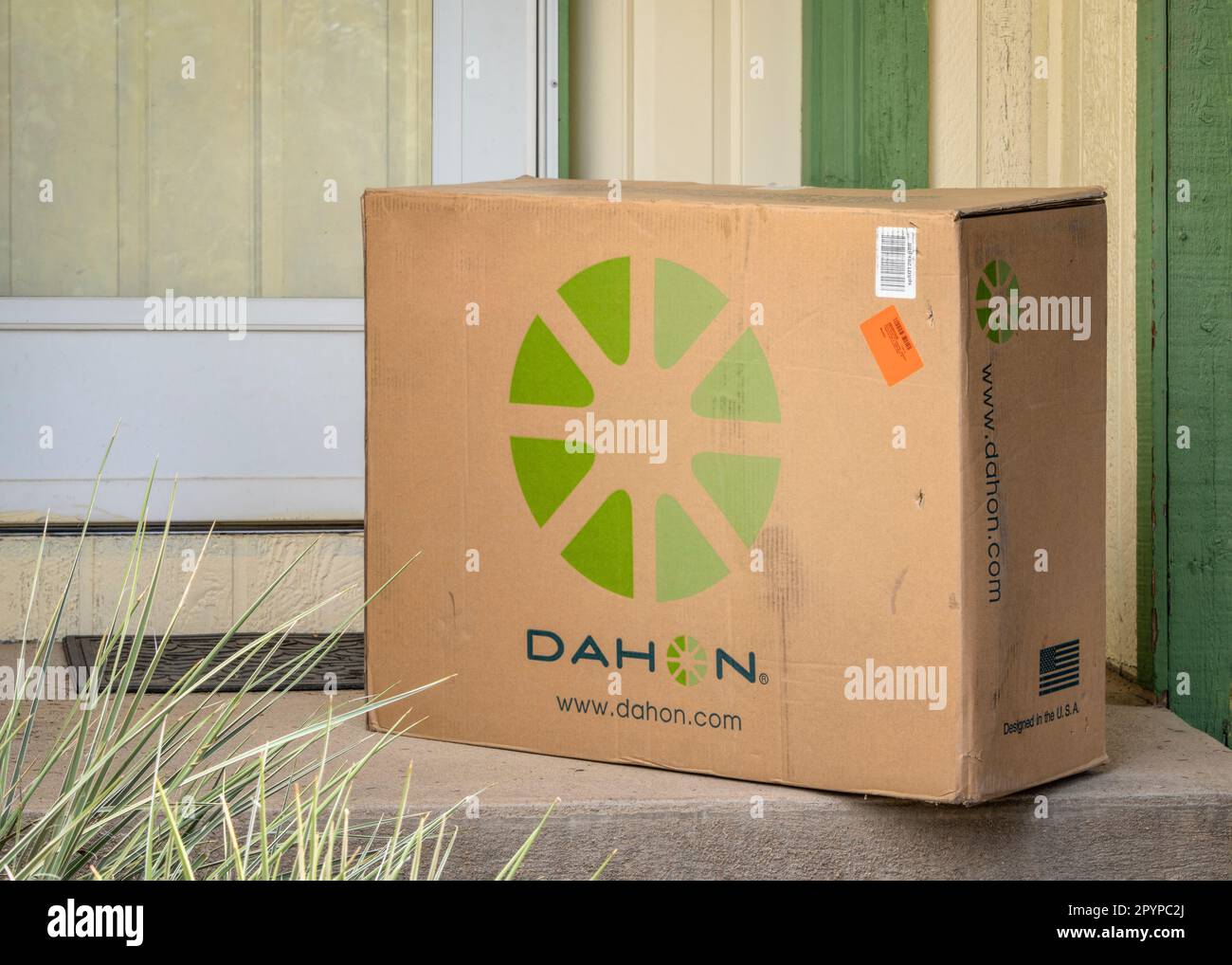 Dahon folding bicycle hi-res stock photography and images - Alamy