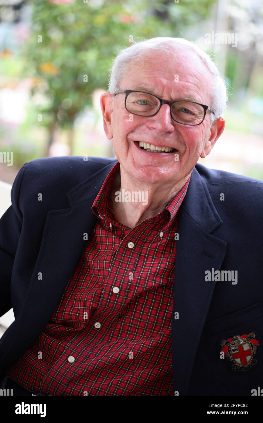 Old senior gentleman in glasses hi-res stock photography and images - Alamy