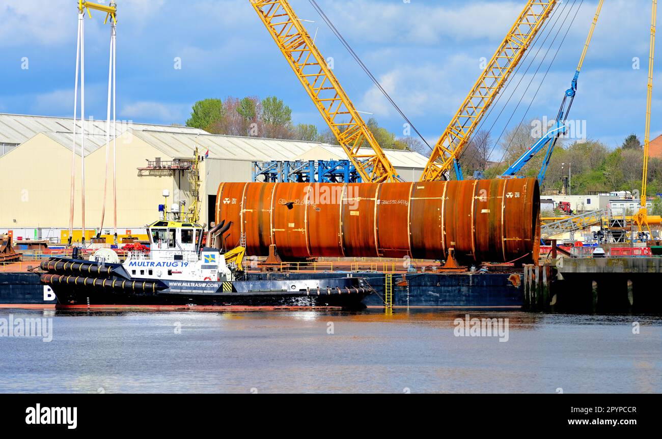Multratug 19 with Bokabarge 7 and its massive cargo a gigantic pipe for ...