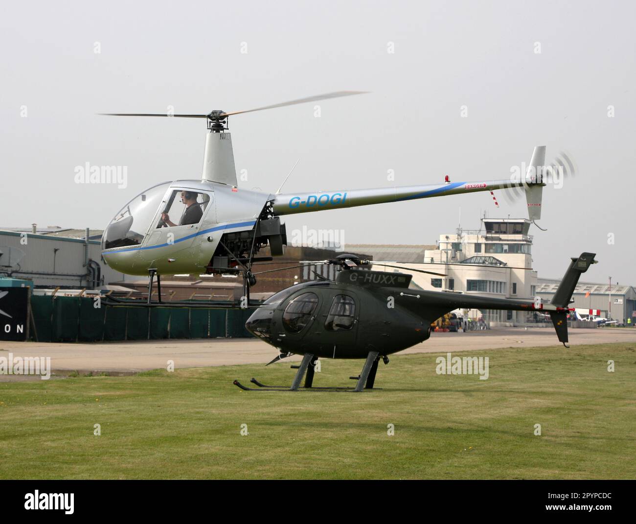 Robinson r22 helicopter hi-res stock photography and images - Alamy